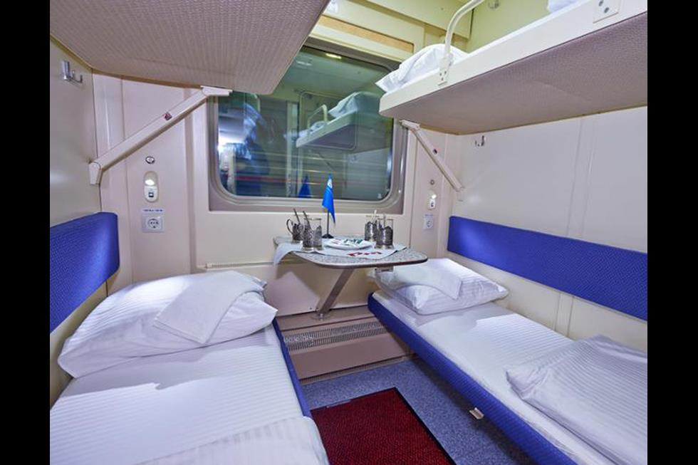 RZD's double-deck sleeping cars enter service | News | Railway Gazette ...